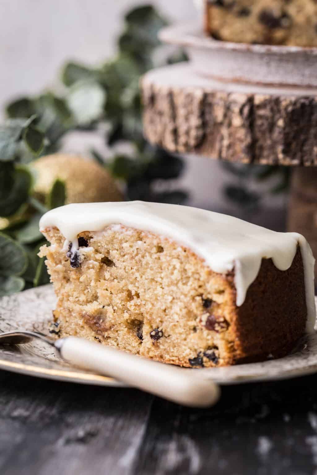 Easy Christmas Mincemeat Sponge Cake - From The Larder
